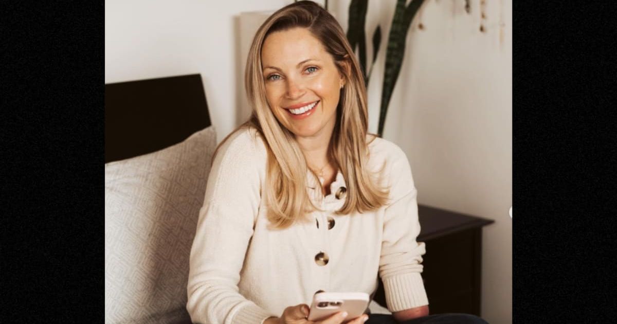 Sarah Herron shares joyous news of expecting fraternal twins as she ...